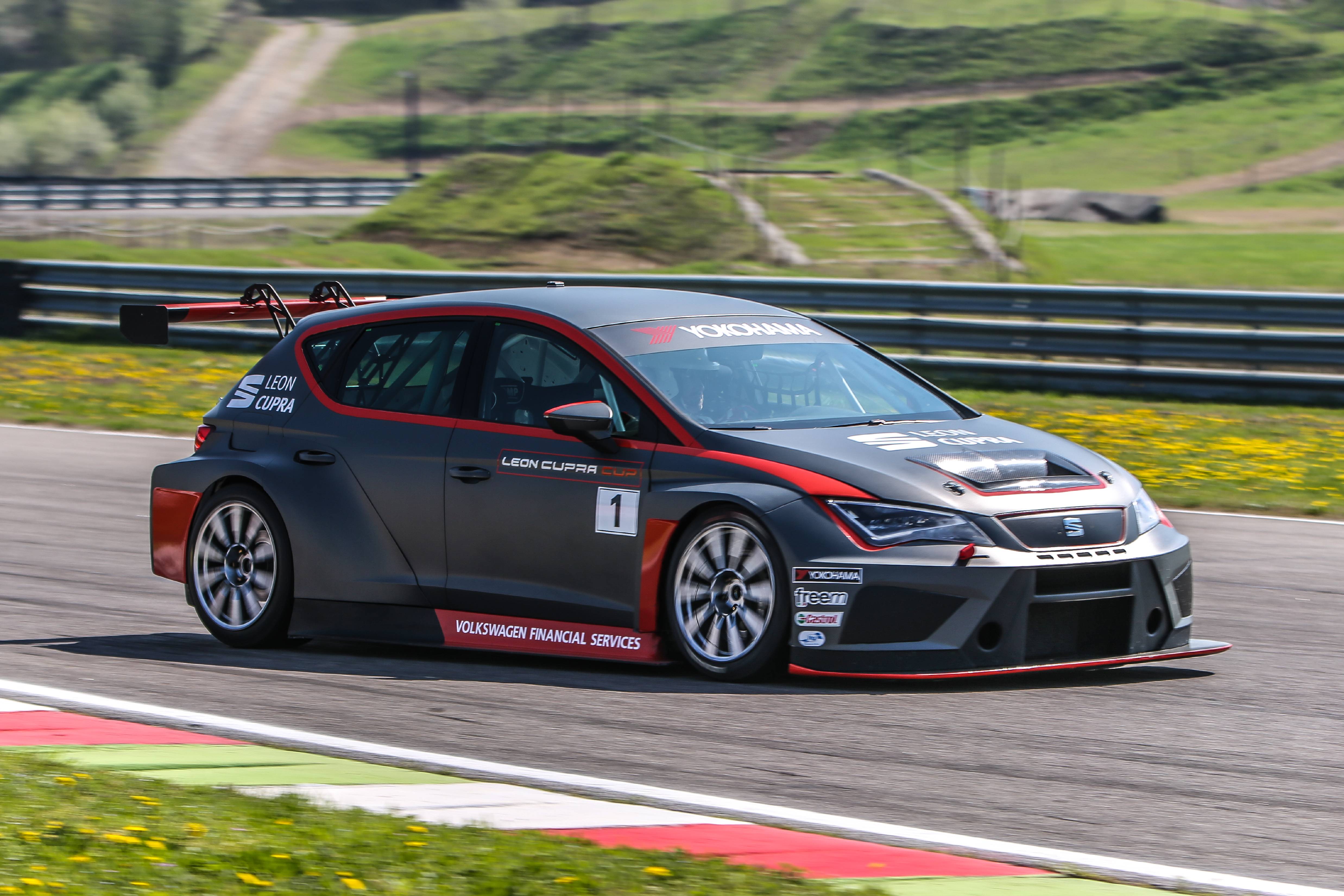 SEAT Motorsport Italia - a Franciacorta i MEDIA provano la gamma SEAT ...